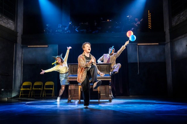 Cochez, cochez… Boom! Revival libère des photos de production - Theatrea